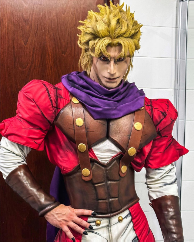 義大利CoserTaryn還原《JoJo的奇妙冒險》DIO 迷人霸氣笑容秀出好身材！