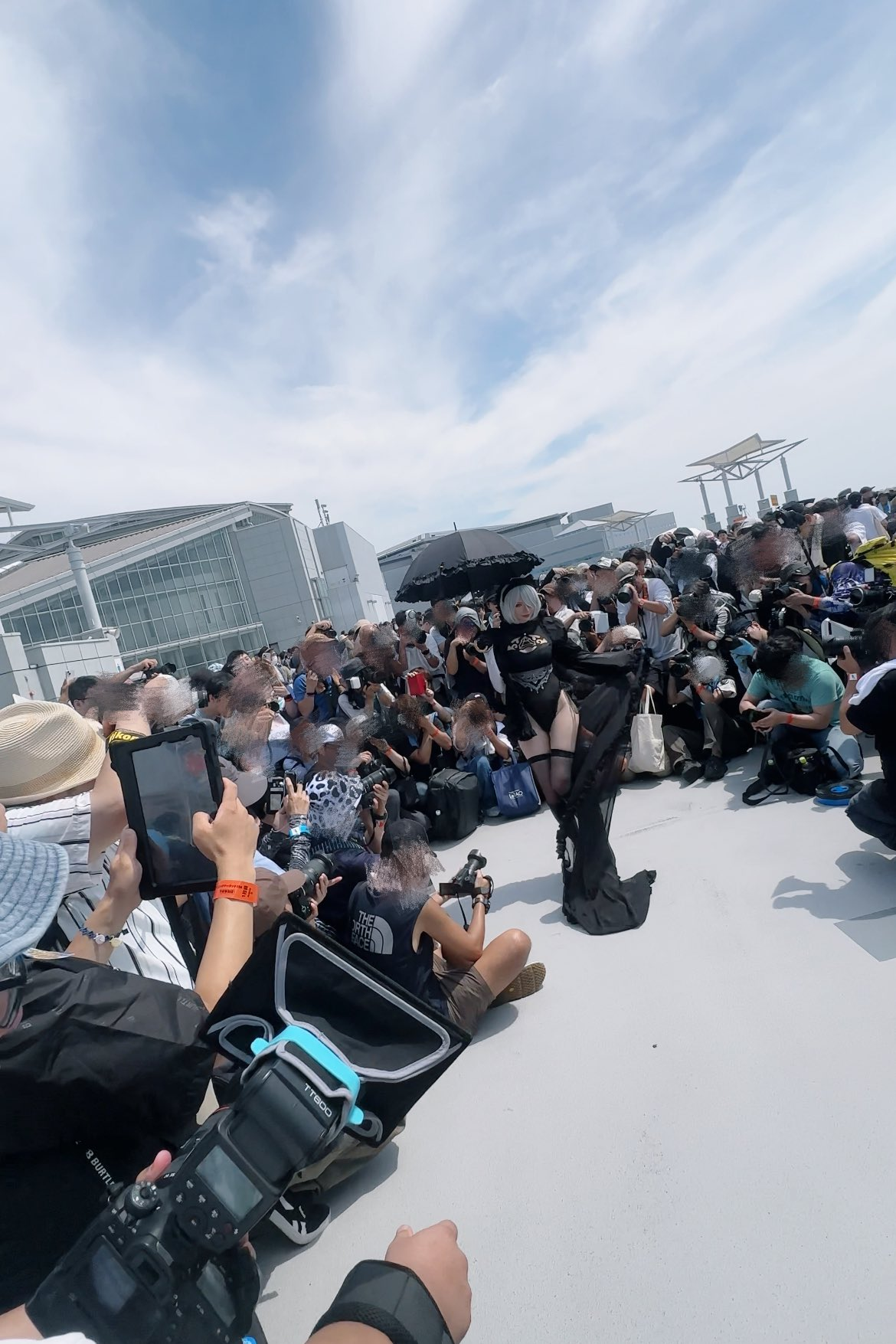 Coserソフィー扮《尼爾：自動人形》2B參戰C104 性感服裝搭配姣好身形魅力爆棚