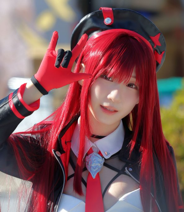 C105限定的SSR角色！伊織萌cos《勝利女神：妮姬》拉毗：小紅帽吸引瘋狂人潮聚集