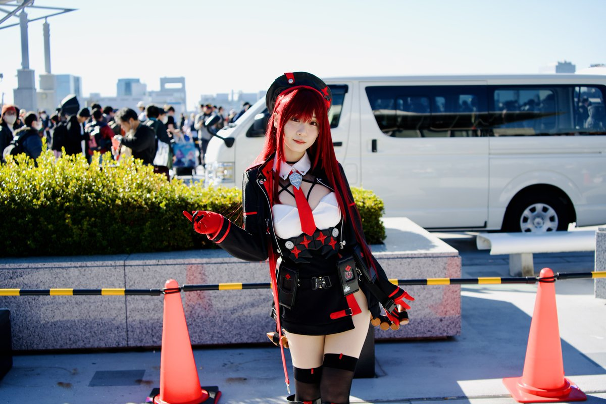 C105限定的SSR角色！伊織萌cos《勝利女神：妮姬》拉毗：小紅帽吸引瘋狂人潮聚集