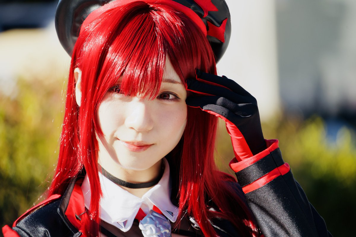 C105限定的SSR角色！伊織萌cos《勝利女神：妮姬》拉毗：小紅帽吸引瘋狂人潮聚集